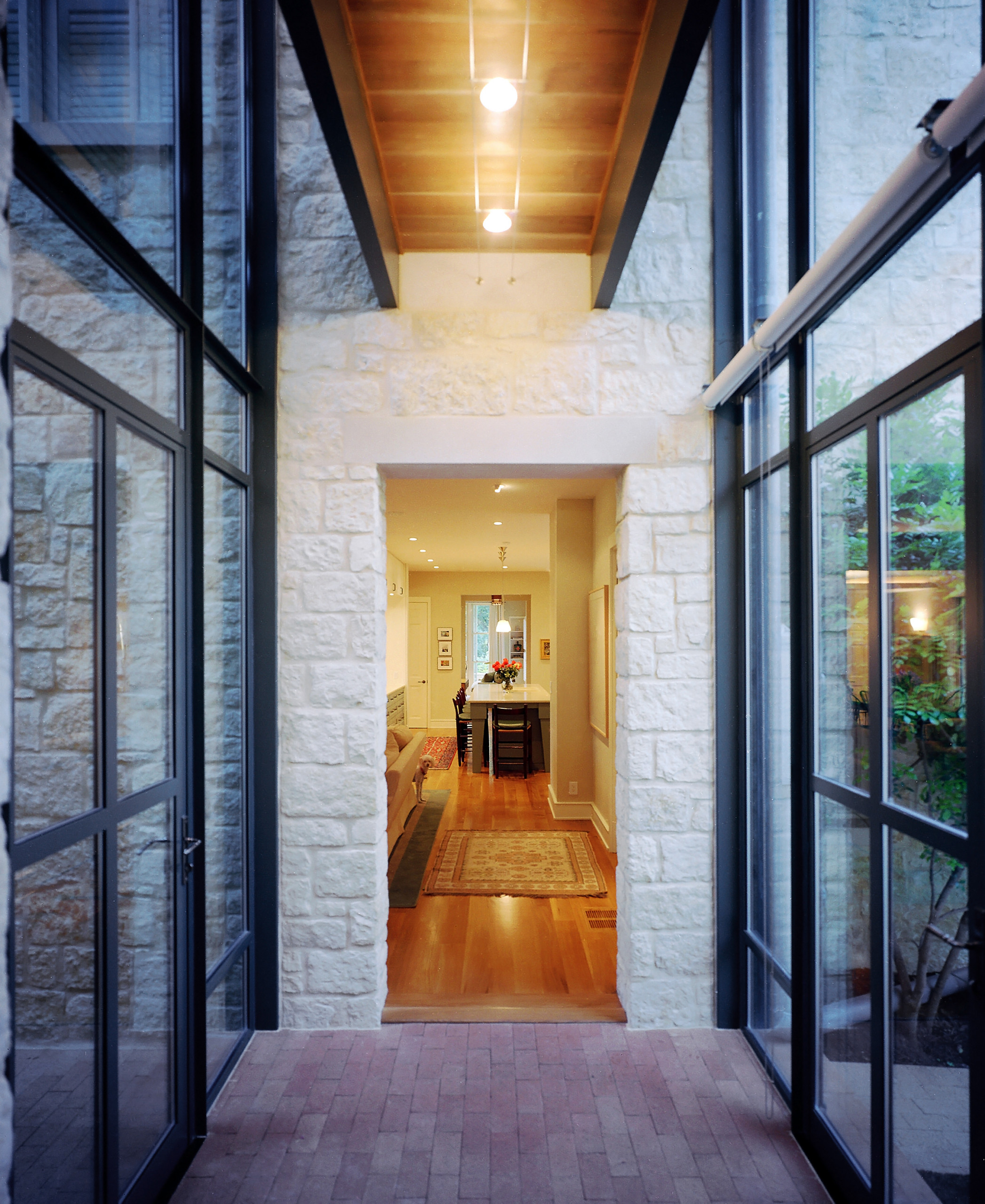 7 Stunning Glass Walkways in Modern Homes