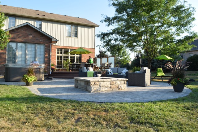 Curved Veka deck by Hickory Dickory Decks in Greensville Ontario Canad ...