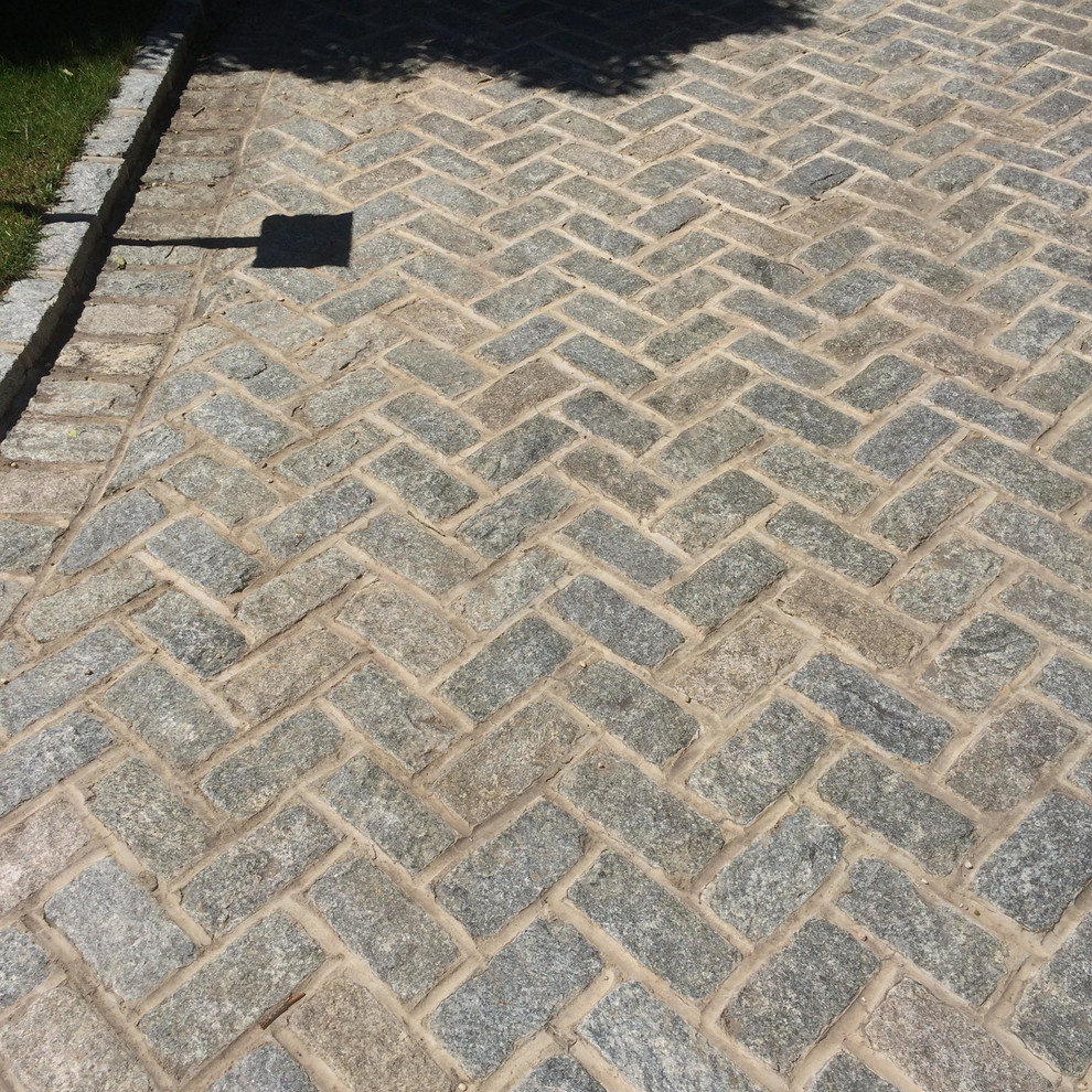 Belgian block driveway - New York - by Hamptons SilverLeaf Landscaping ...
