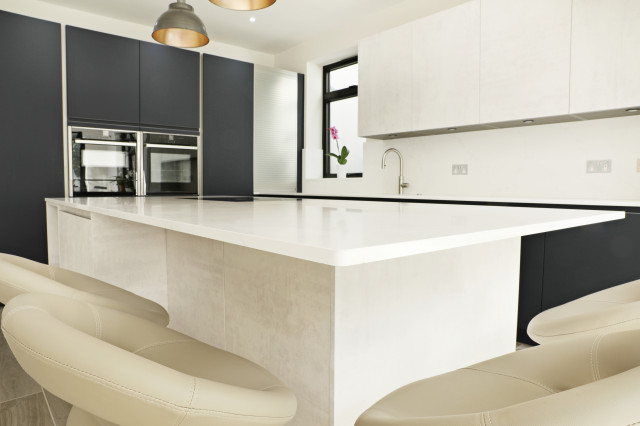 Pronorm Handless in Midnight Blue & Oxide concrete with Cimstone ...