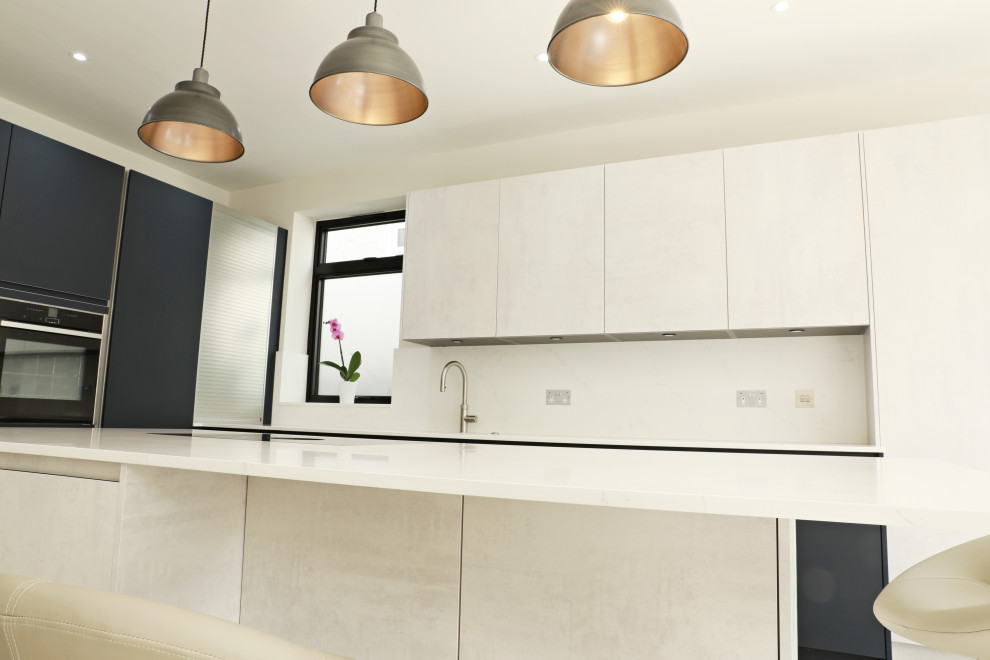 Pronorm Handless in Midnight Blue & Oxide concrete with Cimstone ...