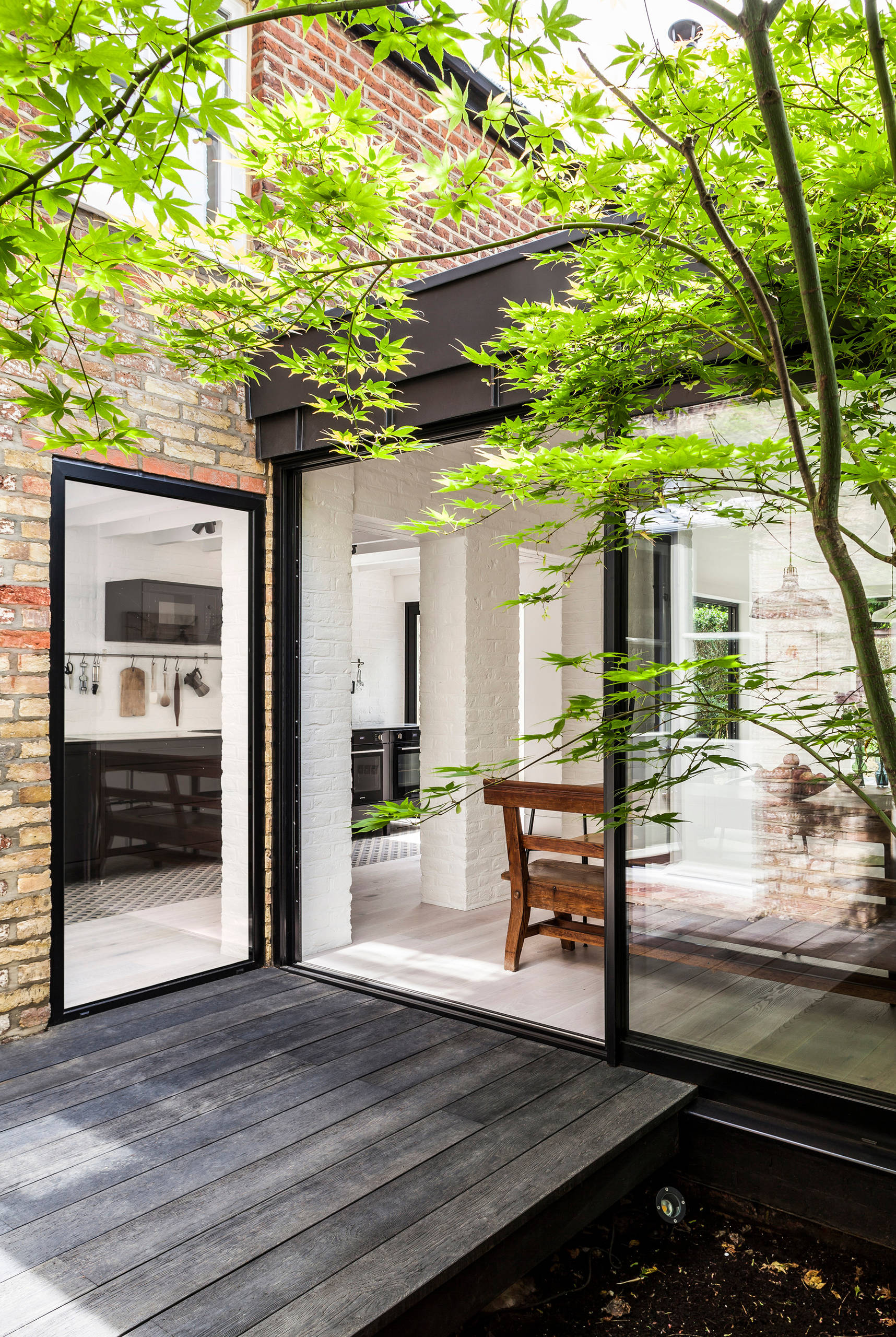A House With Courtyard In A Tree Samuel Kendall Associates Solar