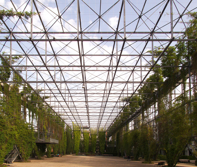 A Vertical Park in Zurich Greens Up the Grid