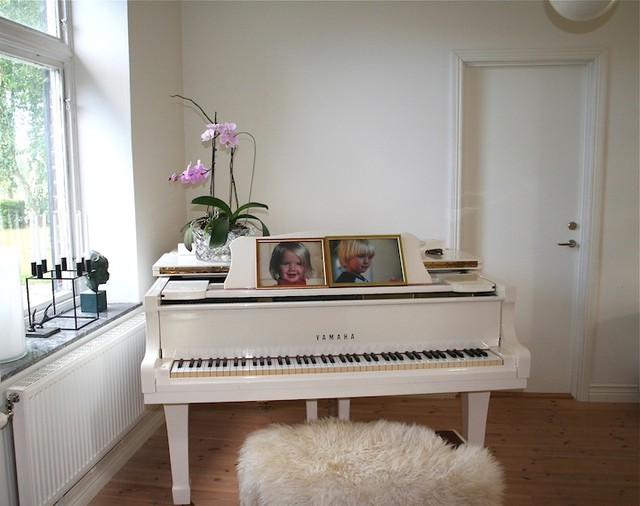 Eclectic Country Style Relaxes in a Swedish Home