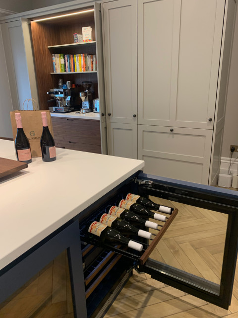 Handleless Shaker Kitchen - Contemporary - Kitchen - Surrey - by Bruce ...