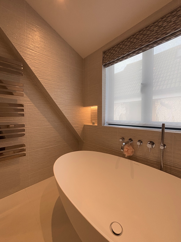 Ensuite in a Dorma - Modern - Bathroom - London - by UK Carpentry ...