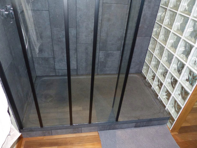 10 Stylish Options for Shower Enclosures