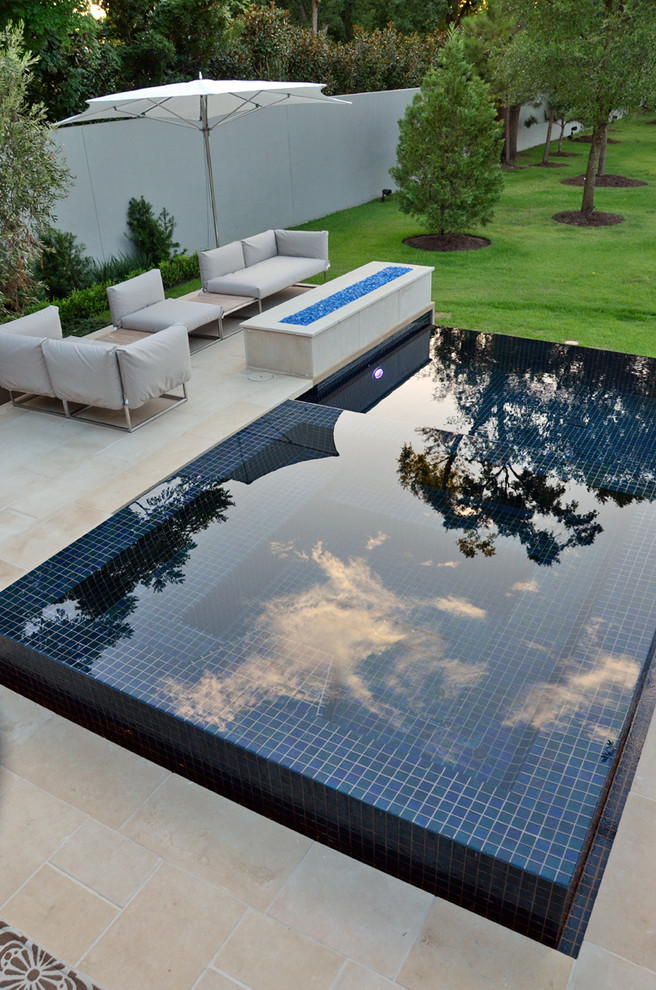 Modern Infinity Edge Pool & Spa - Modern - Pool - Houston - by Vollmer ...