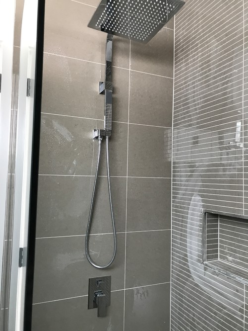 SHOWER ROSE, HAND HELD HOSE AND TAP POSITION