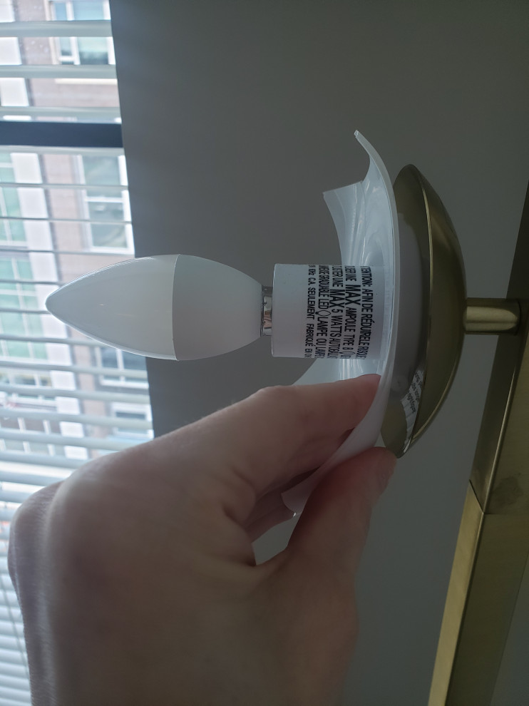 Cannot figure out replacement shades for this medusa lamp. Please help ...