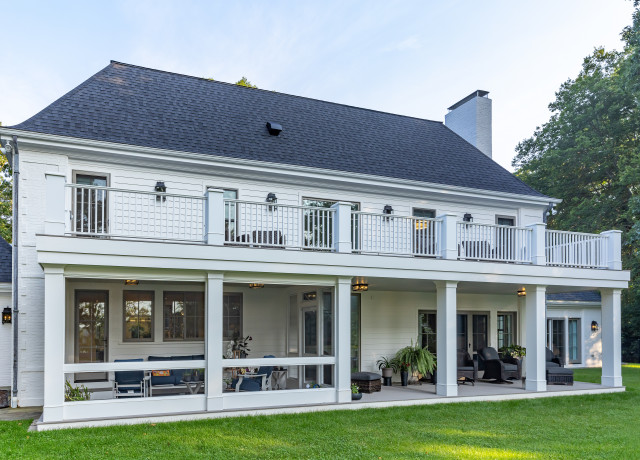 Two Story Deck with Screened In Porch - Clásico renovado - Terraza y ...