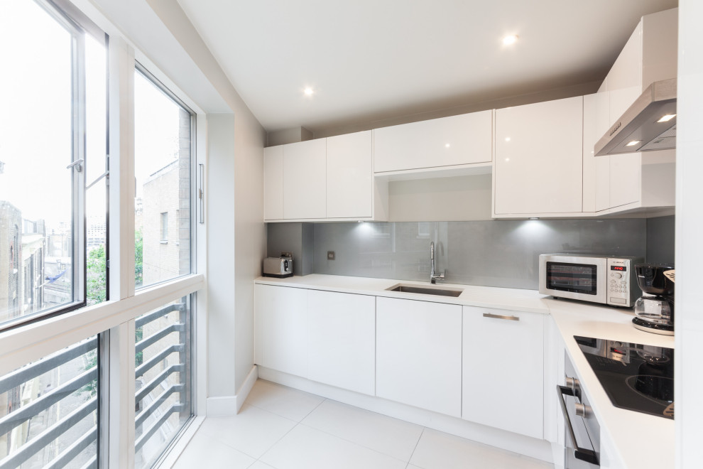 Perfect place to get a glimpse of the city - Modern - Kitchen - London ...