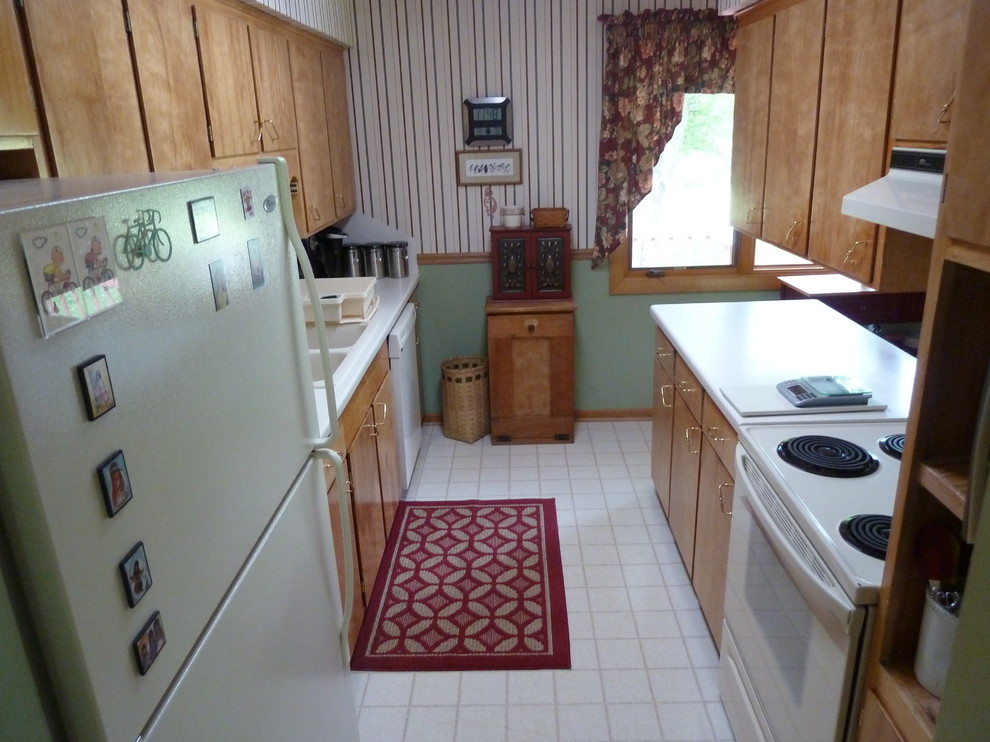 1960's Small Galley Kitchen Remodeled: BEFORE and AFTER