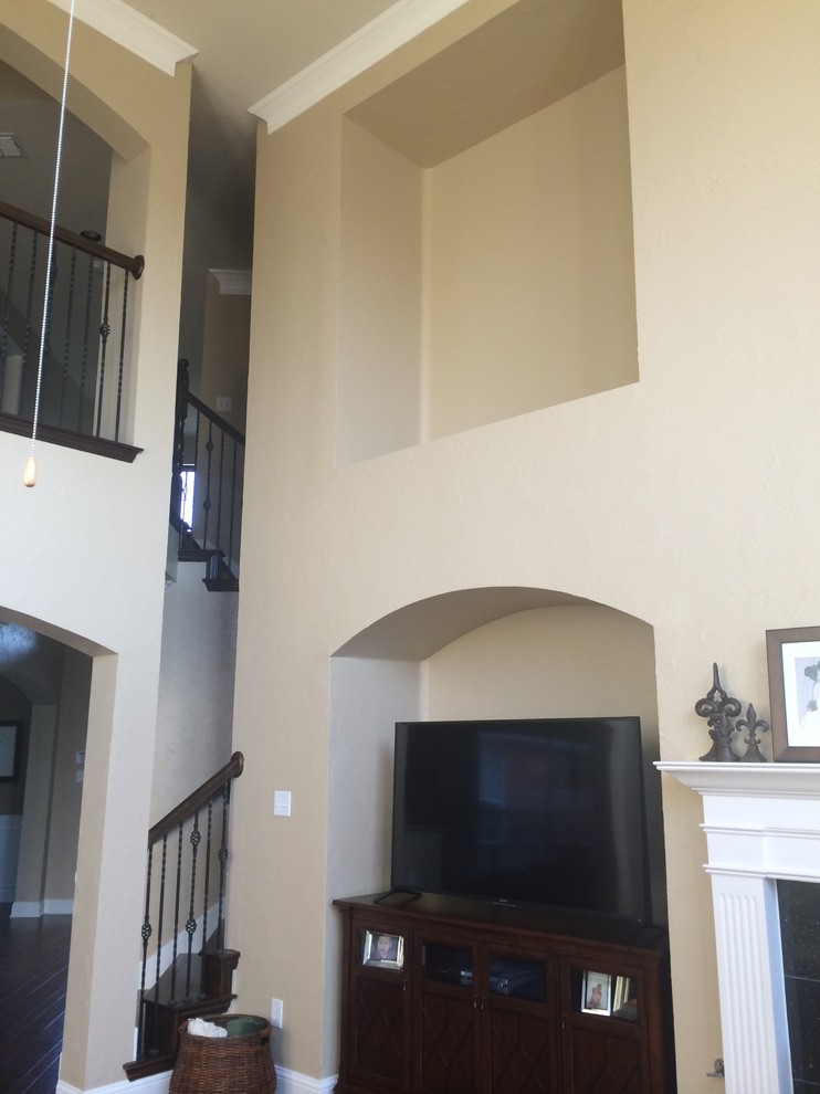How to decorate a living room alcove?