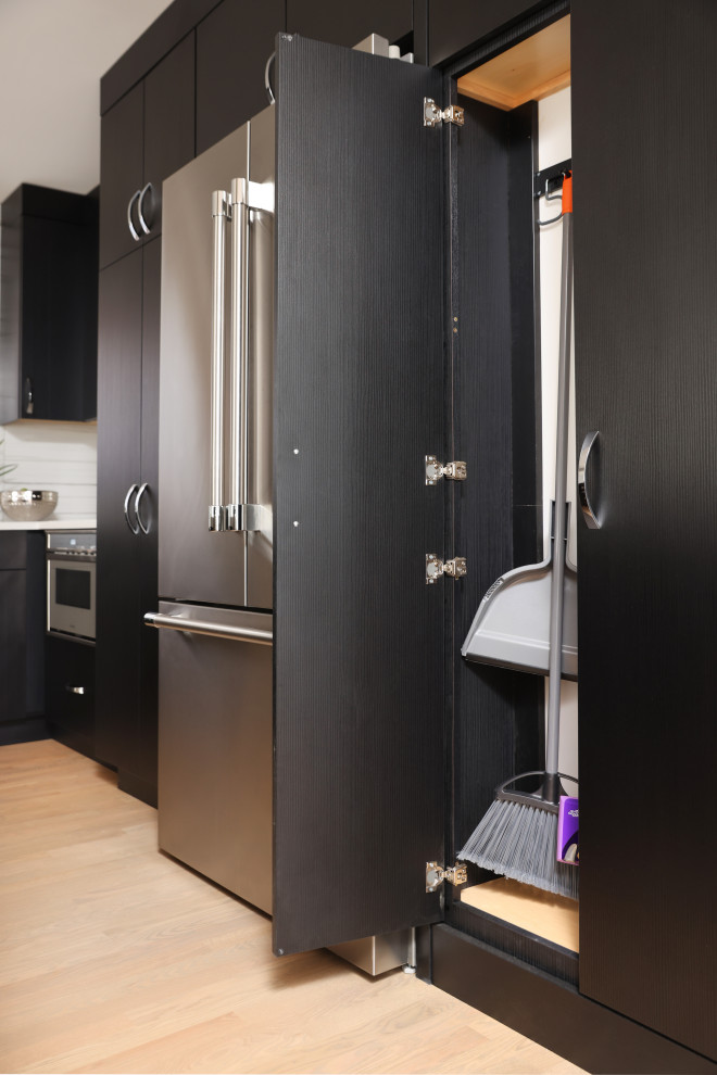 High Contrast Modern Kitchen That Wows - Modern - Kitchen - Chicago ...