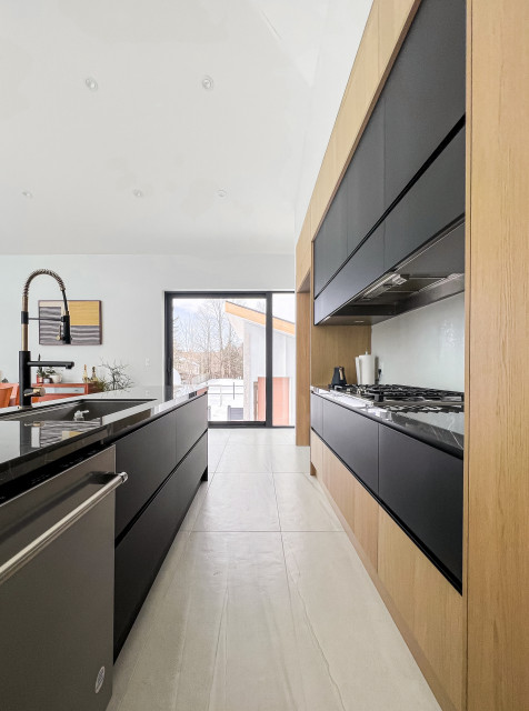 Barrie Ekmek Modern White Oak Kitchen: Barrie, ON - Modern - Kitchen ...