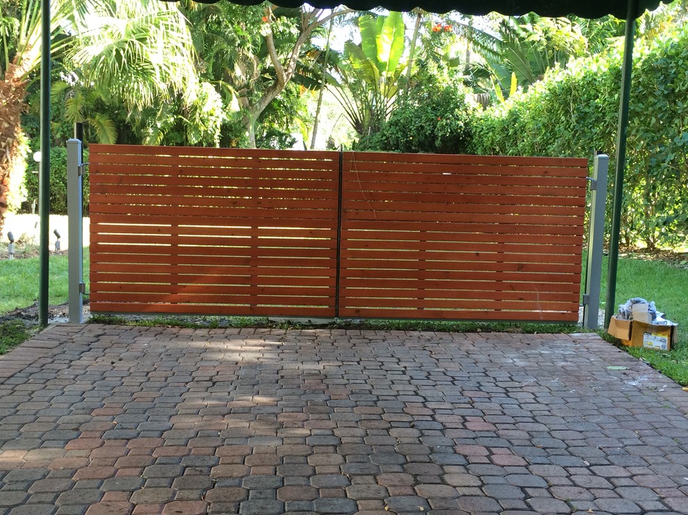 Modern Horizontal Gates - Modern - Miami - by South Florida Fabrication ...