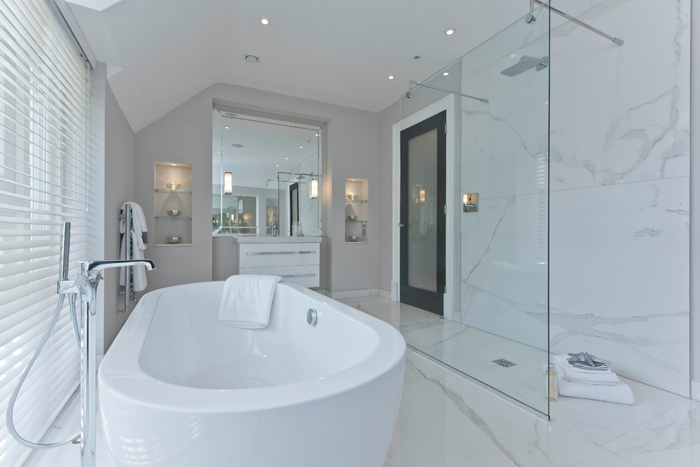 Albury House - Bathroom - Surrey - by Park Lane Developments | Houzz