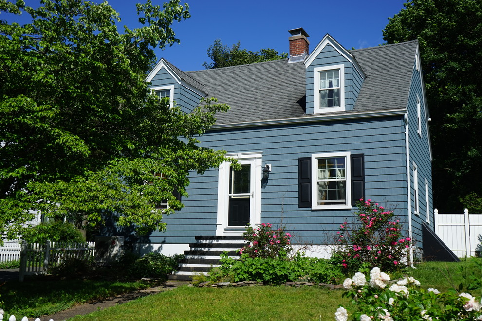 Kaycan Perfection Cedar Shakes: Cobalt Blue with Sunrise Verde Windows ...