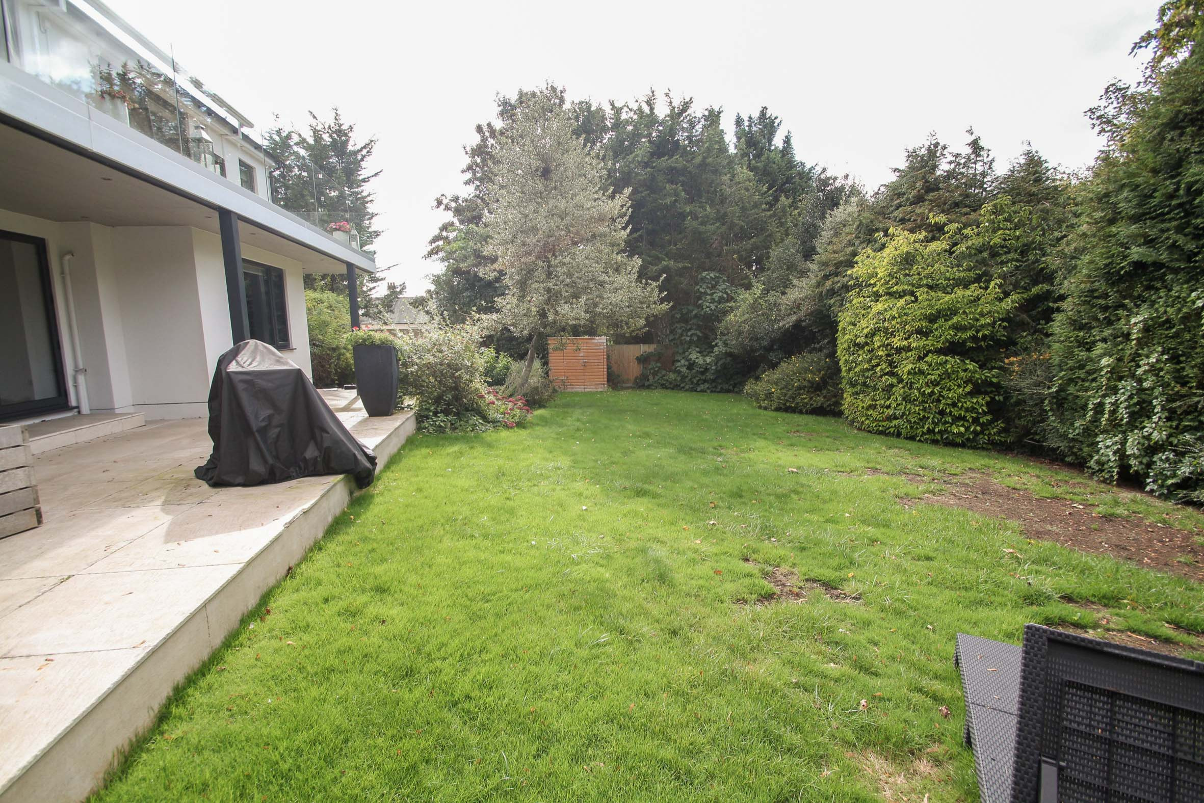 Garden Tour: A Shallow Plot Gains Depth and an Entertaining Space ...