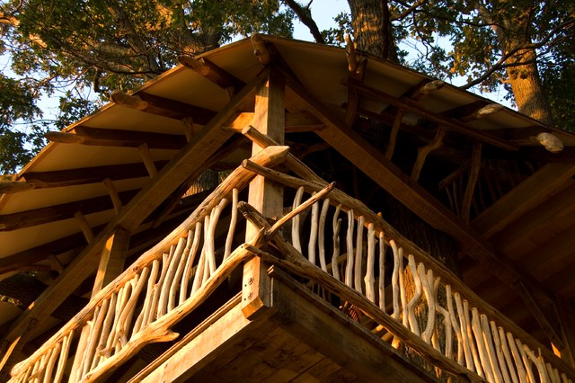 A Tepee in the Trees Defies the Ordinary