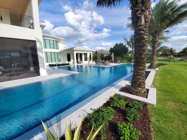 Frenchman's Harbor Euro Edge Pool - Bord de Mer - Piscine - Miami - par ...