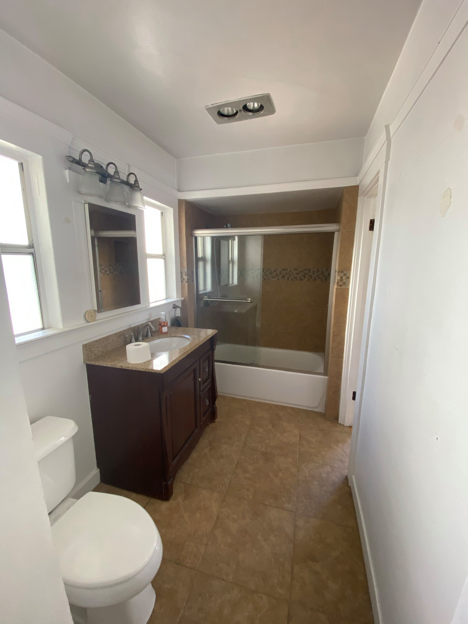 Bathroom of the Week: Light Look With a Blue-Green Vanity