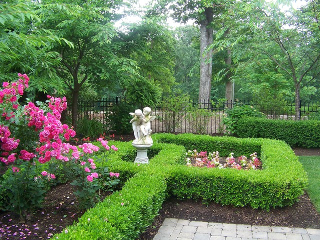 Colonial Style Gardens