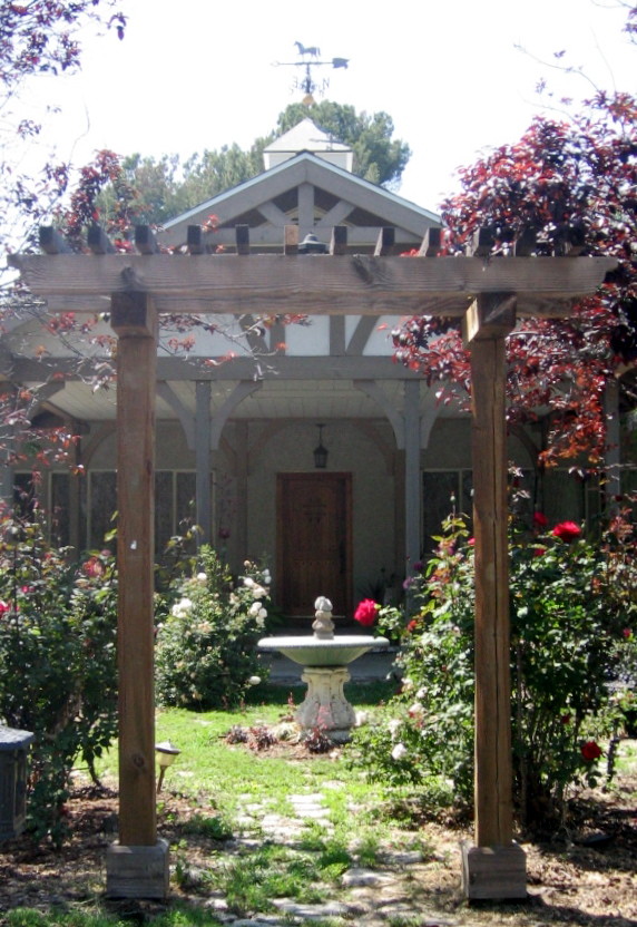 Entry pergola - Traditional - Los Angeles - by Finesse, Inc. | Houzz