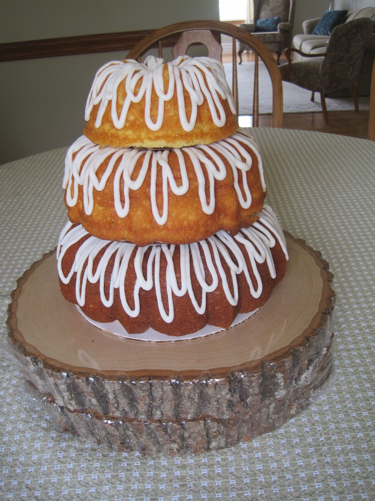 Tiered/Stacked Bundt Cakes - Using Dowels