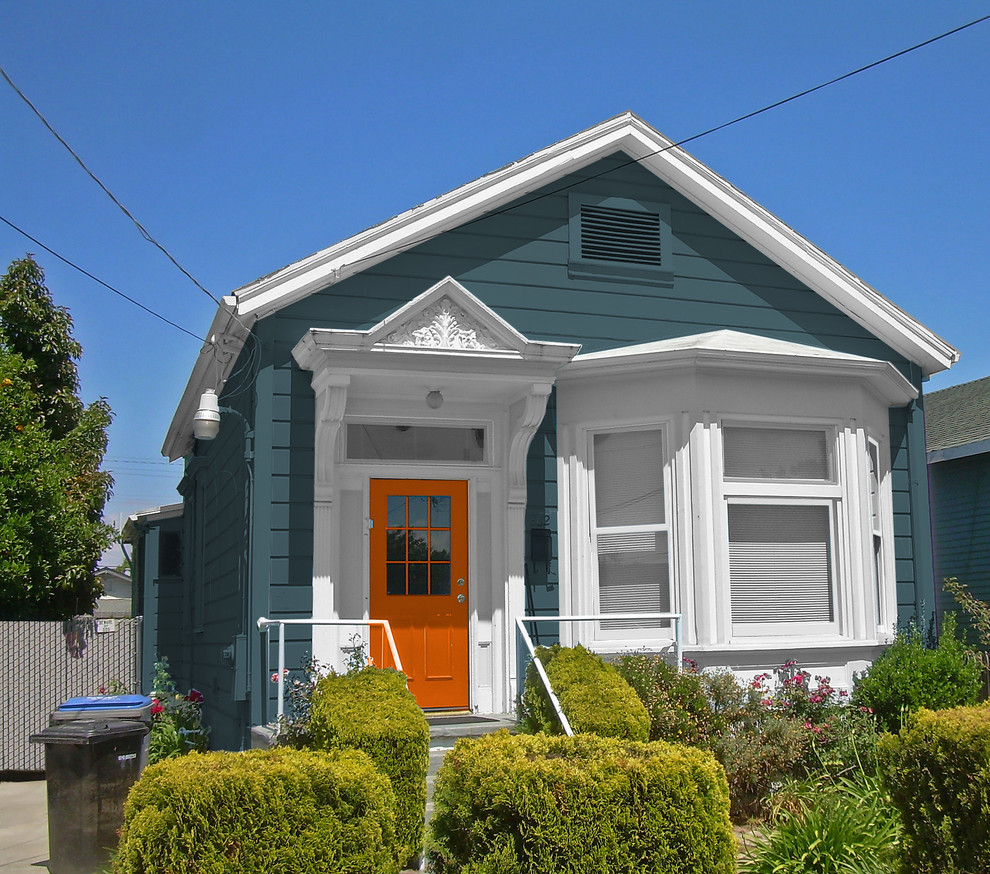 Choosing Color: See 1 Cute Home in 3 Exterior Paint Palettes