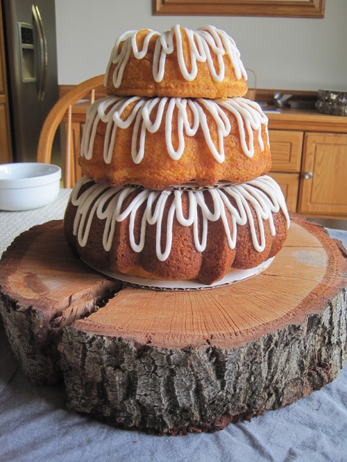 Tiered/Stacked Bundt Cakes - Using Dowels