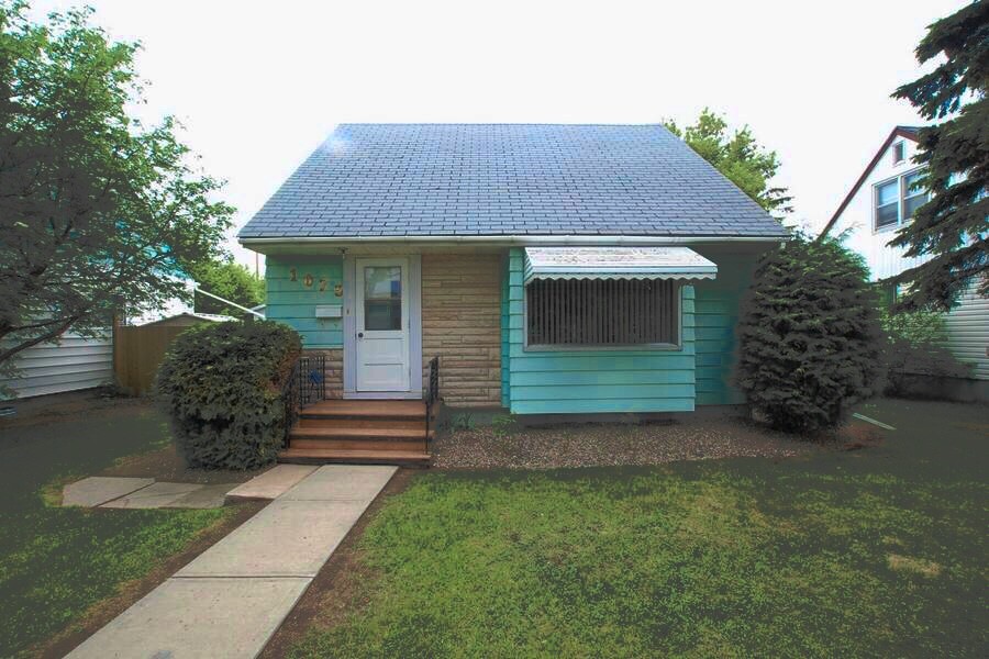 What color should I paint this small wartime house
