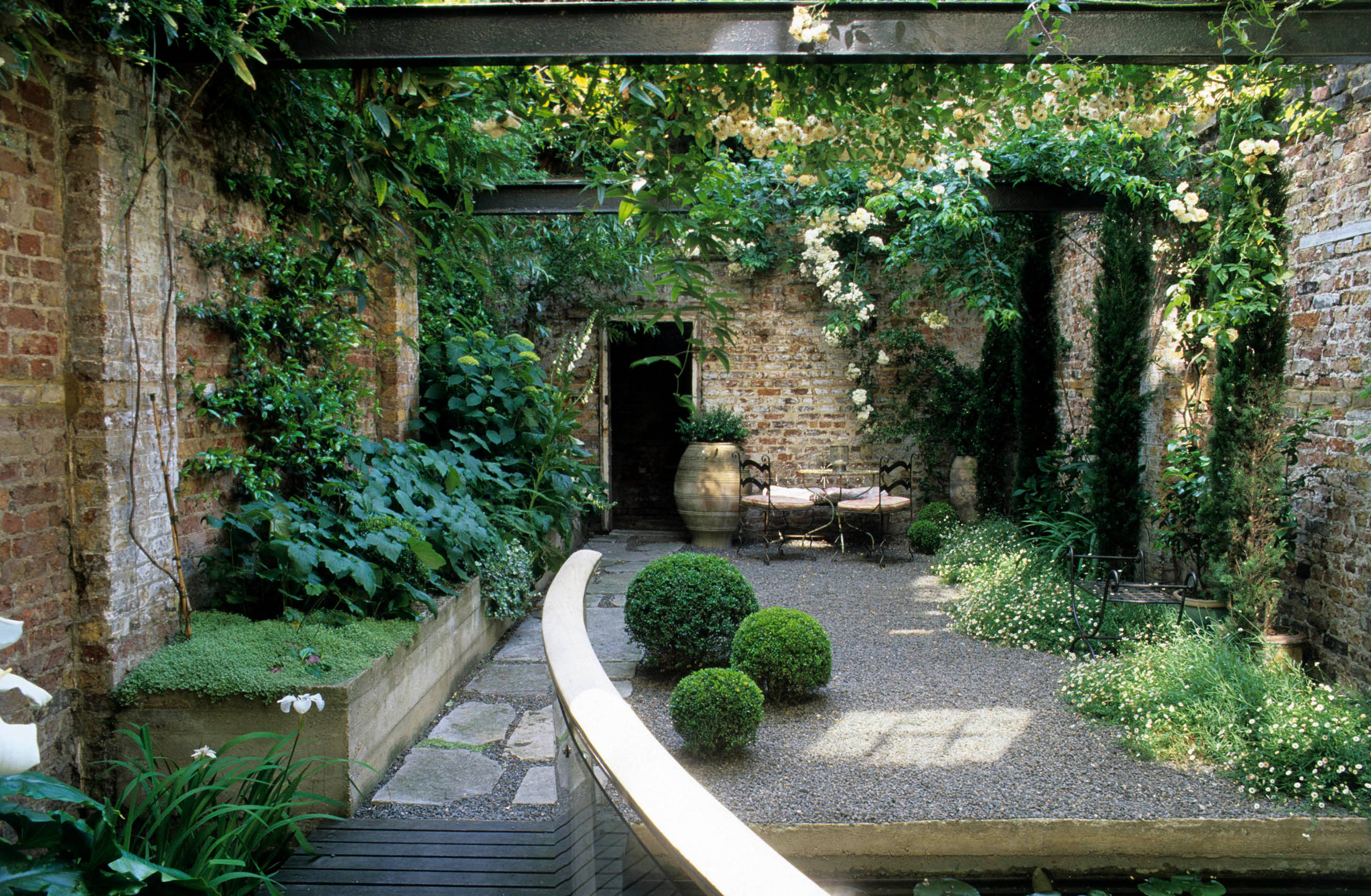 Courtyard Garden Photo Gallery How To Create The Perfect Courtyard