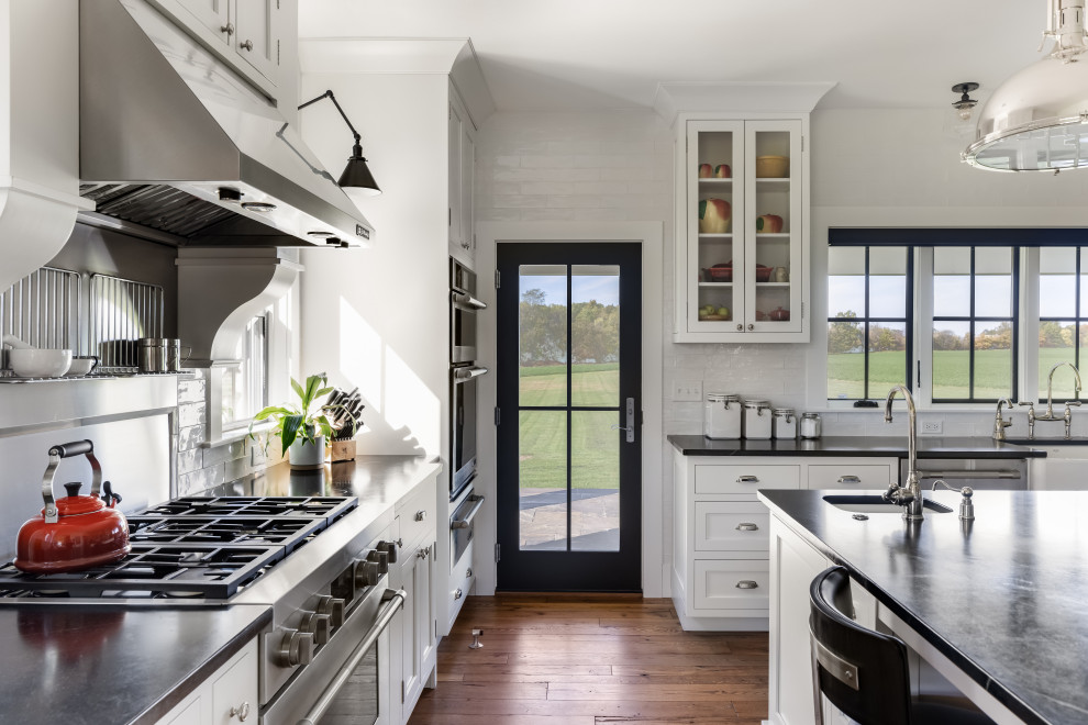Findlay Farmhouse - Farmhouse - Kitchen - Columbus - by Jamee Parish ...