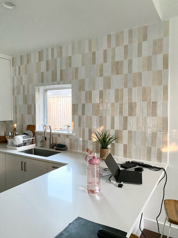 Cloe Tile in White and Cream (I NEED HELP)