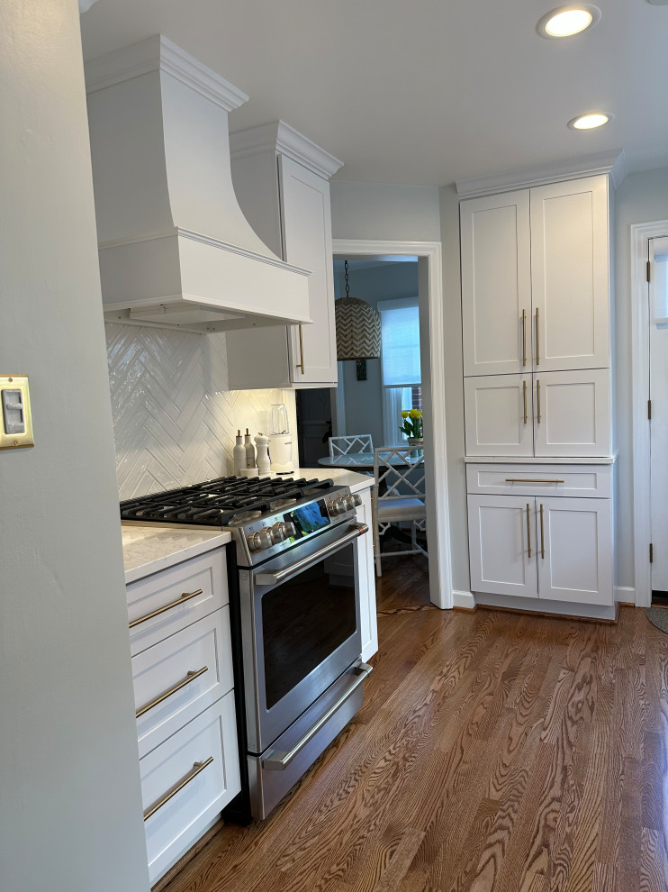 Showplace Framed Pendleton 275 Kitchen in Simpli White - Farmhouse ...