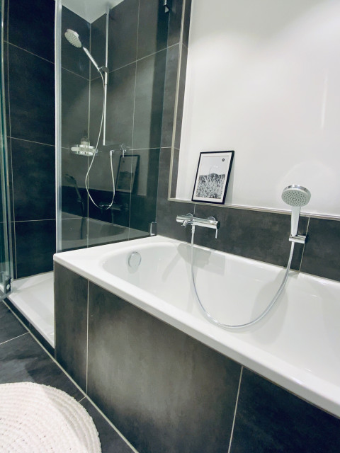 Klassisches Bad in schwarz-weiss - Contemporain - Salle de Bain ...