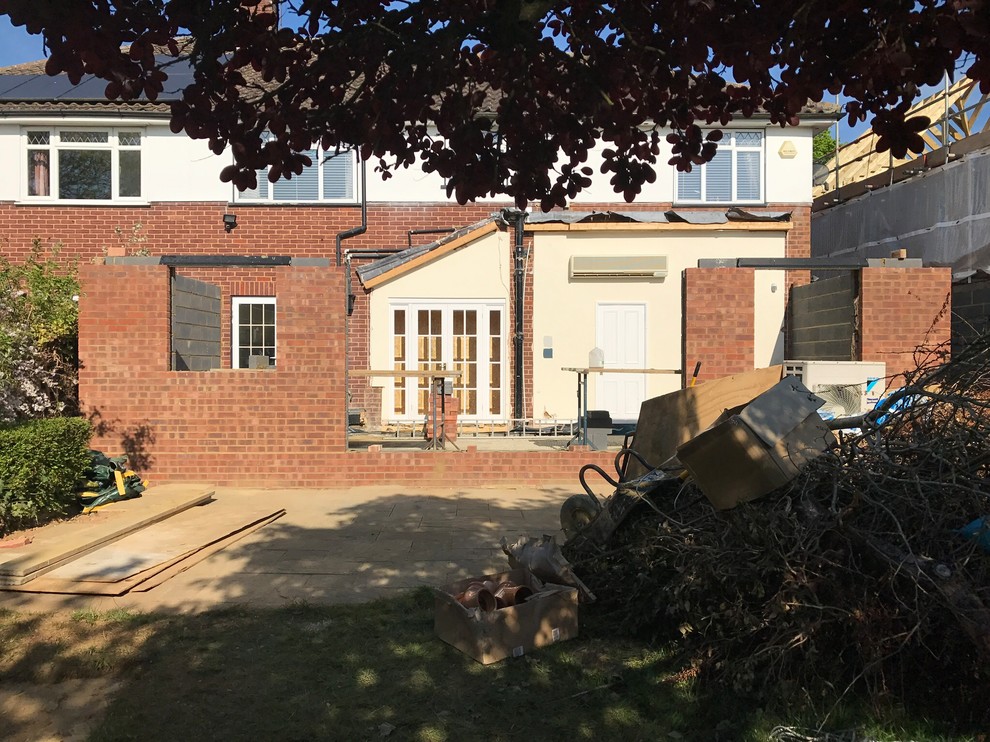 What colour bifolds/windows for red brick extension? | Houzz UK