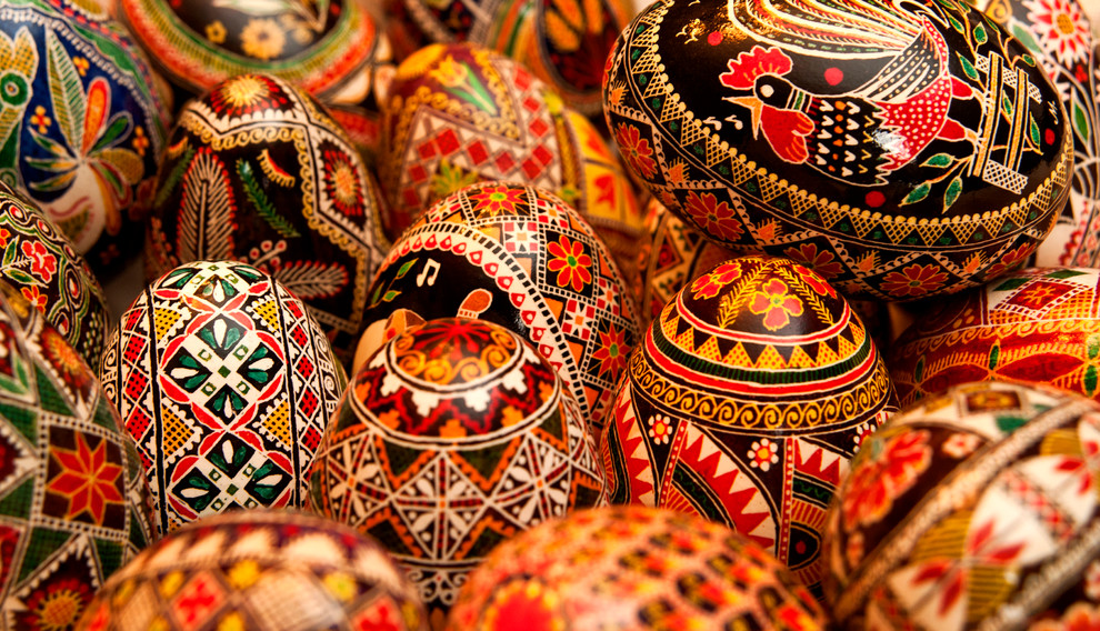 How to display a collection of decorated eggs
