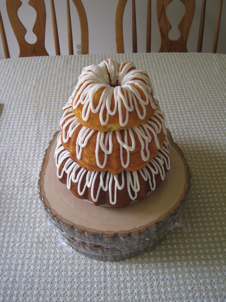 Tiered/Stacked Bundt Cakes - Using Dowels