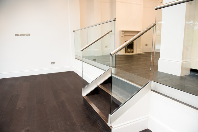 Glass balustrade used to split levels while keeping open plan design ...