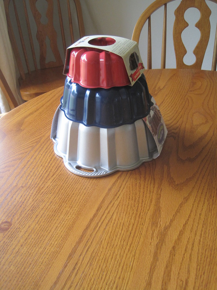 Tiered/Stacked Bundt Cakes - Using Dowels