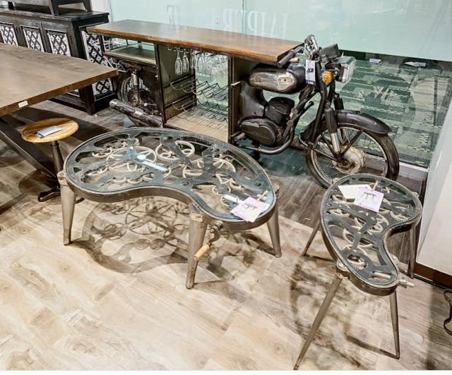 27" Industrial Antiqued Finish Glass Top Moving Gears End Side Table ...