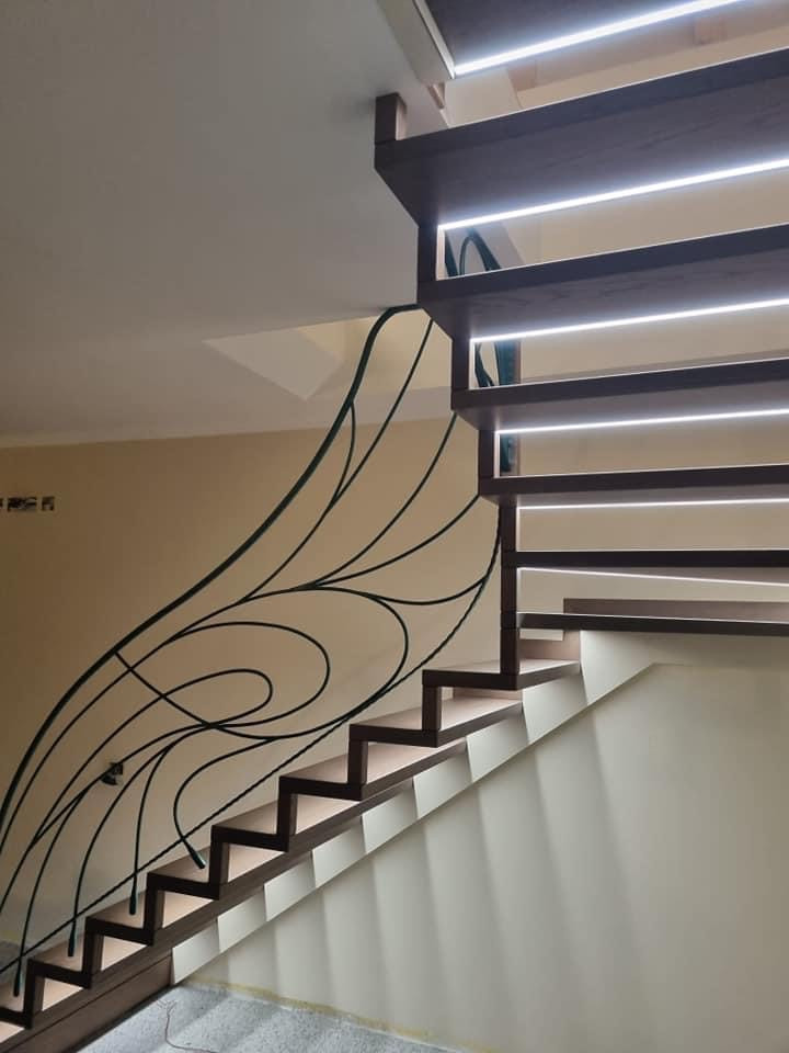 scalinata in ferro/legno con gradini in rovere - Modern - Staircase ...