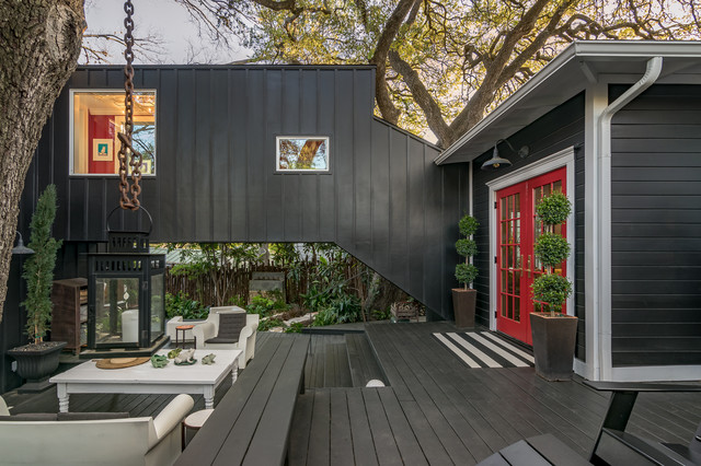 Houzz Tour: A Clever Skybridge Connects Old and New in Texas