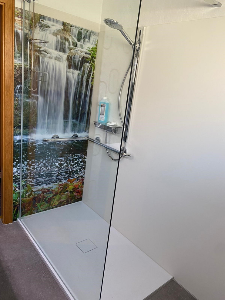 Bad-Teilmodernisierung mit neuer Dusche, WC höher montiert, Badmöbel ...