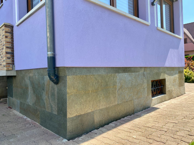 Le sous bassement d'une maison relooké grâce à la feuille de pierre ...