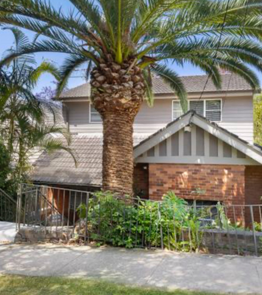 House below street Level | Houzz AU