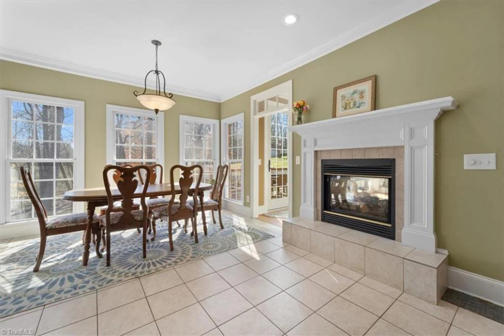 Not sure how best to use the breakfast area. | Houzz Forum